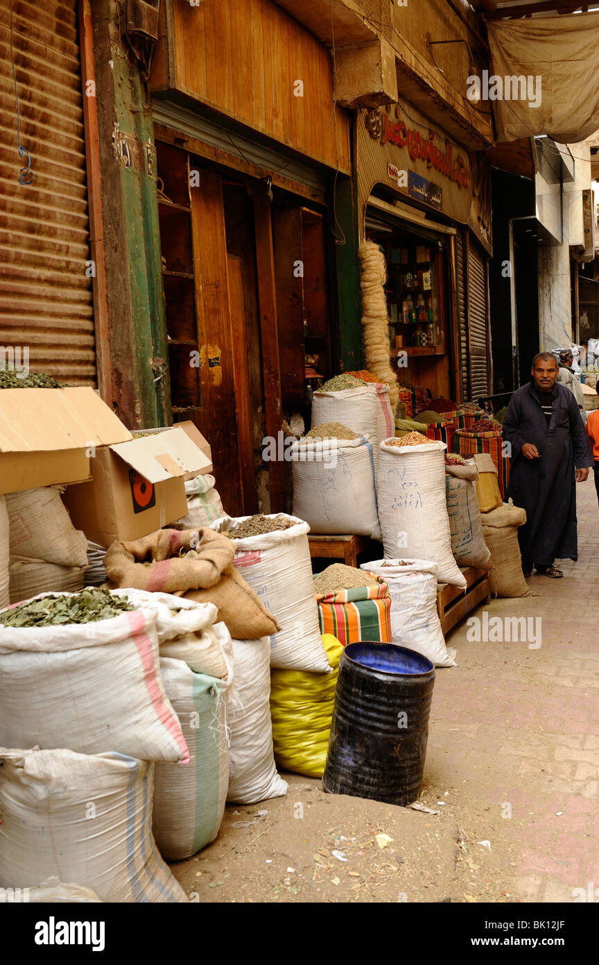 Bazaar scene hi-res stock photography and images - Alamy