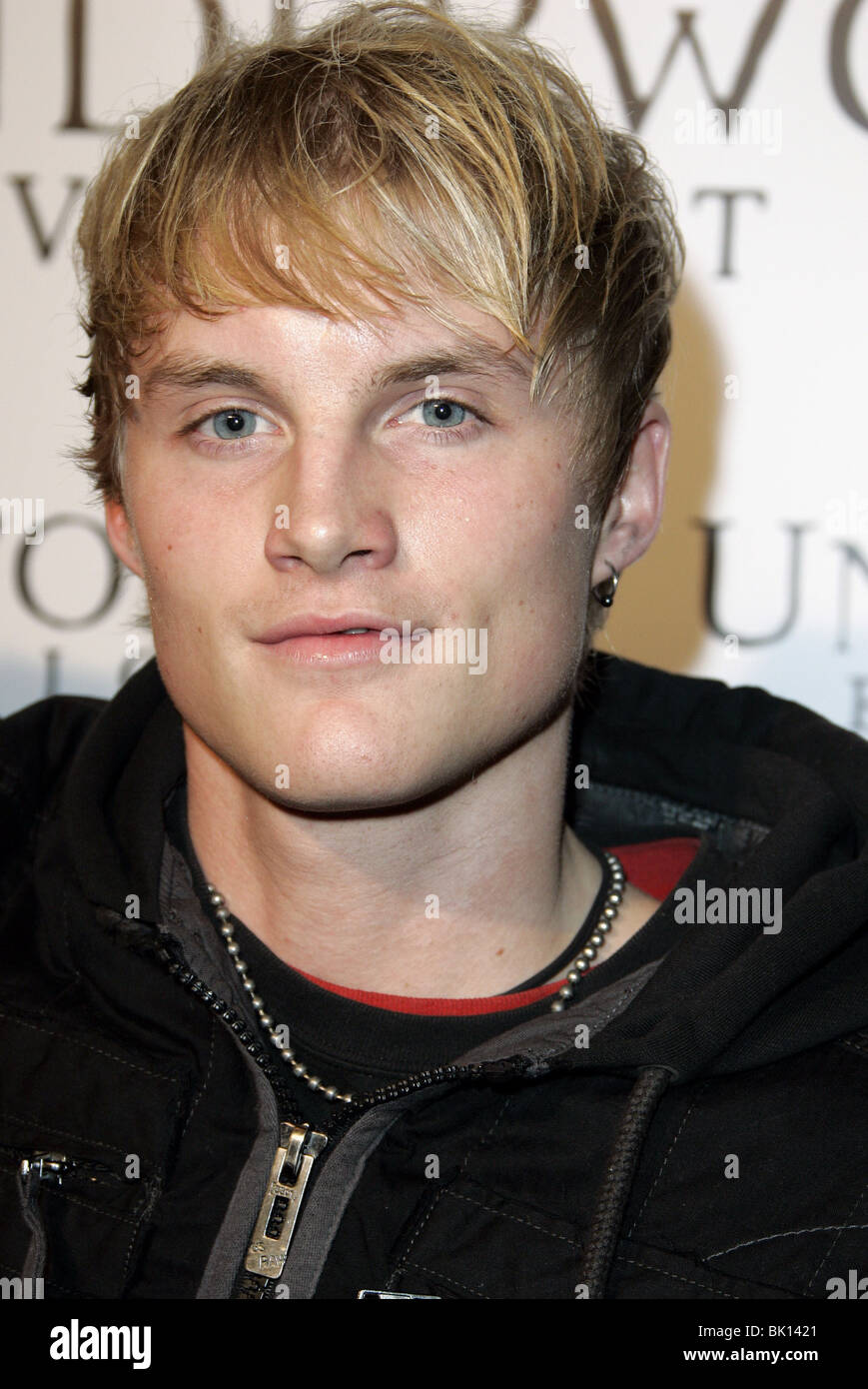 Toby Hemingway 2022