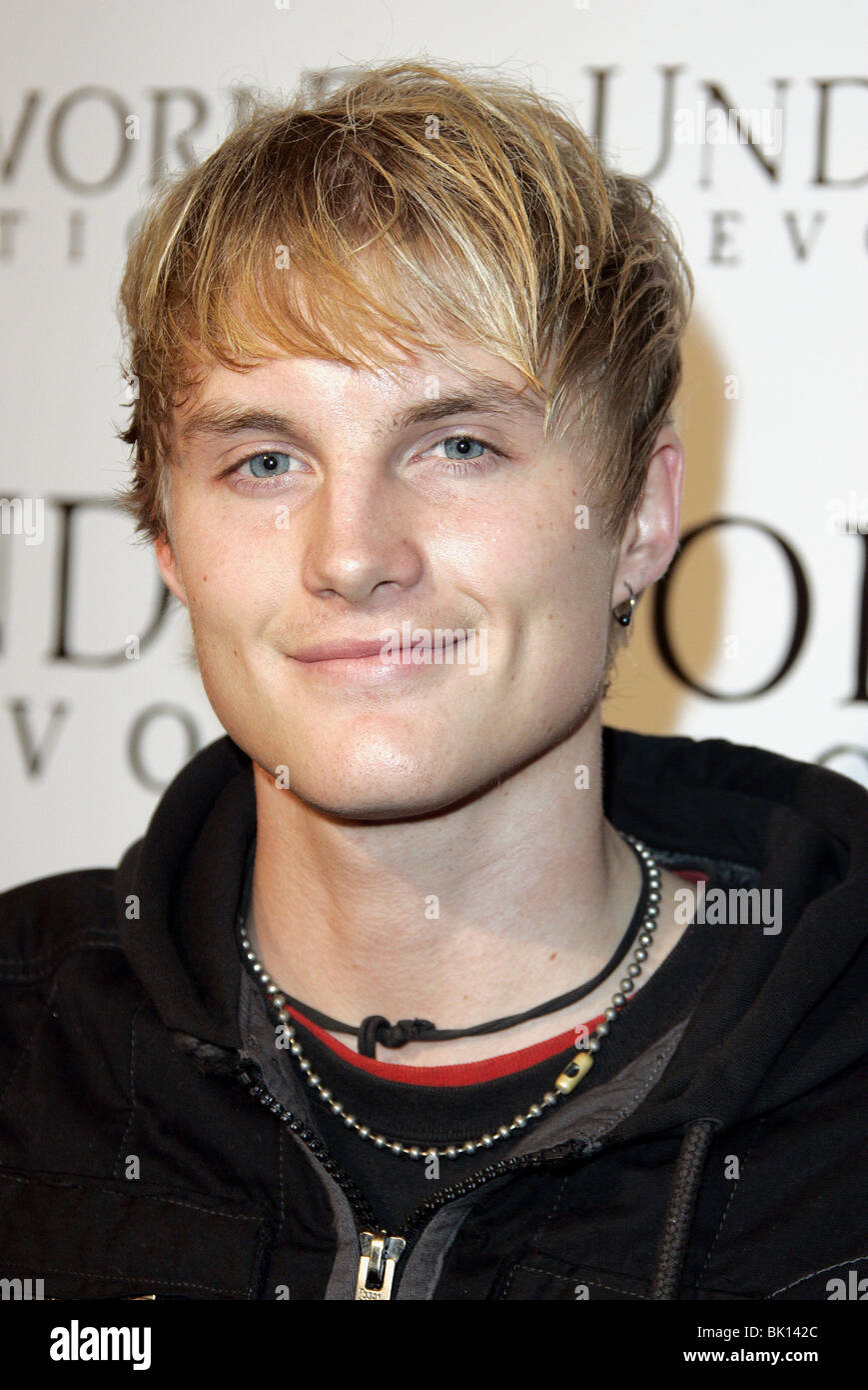 Toby Hemingway Wallpaper Toby Hemingway Pictures And Photos | Fandango