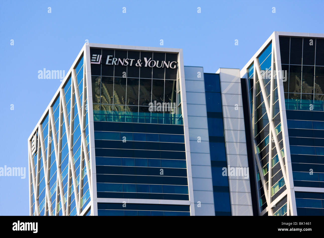 Ernst & Young Amsterdam office building Cross Towers by Norman Foster ...
