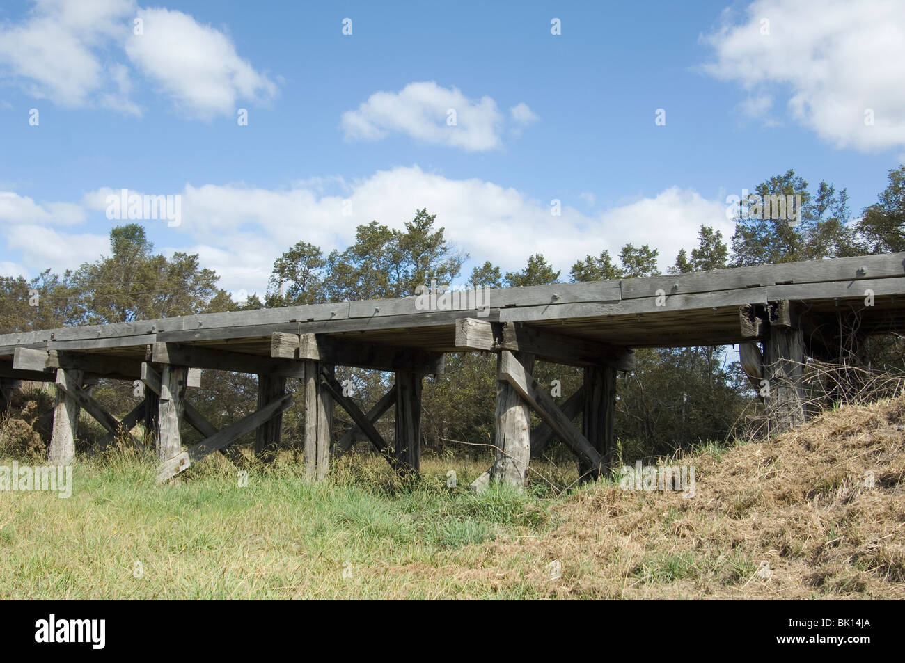 A disused wooden Victorian railway bridge in Yarra Glen Stock Photo - Alamy