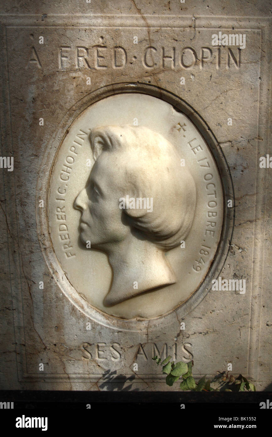 Grave of composer Frédéric Chopin, Père Lachaise Cemetery, Paris ...