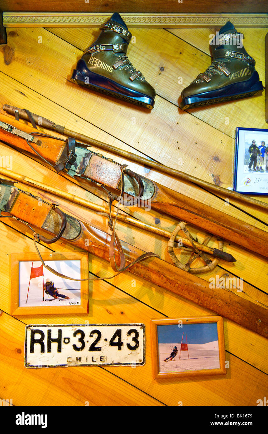 Ski bar hi-res stock photography and images - Alamy