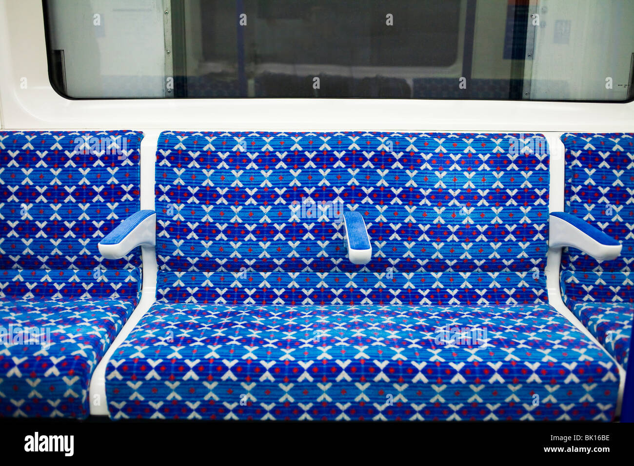 Victoria line hi-res stock photography and images - Alamy