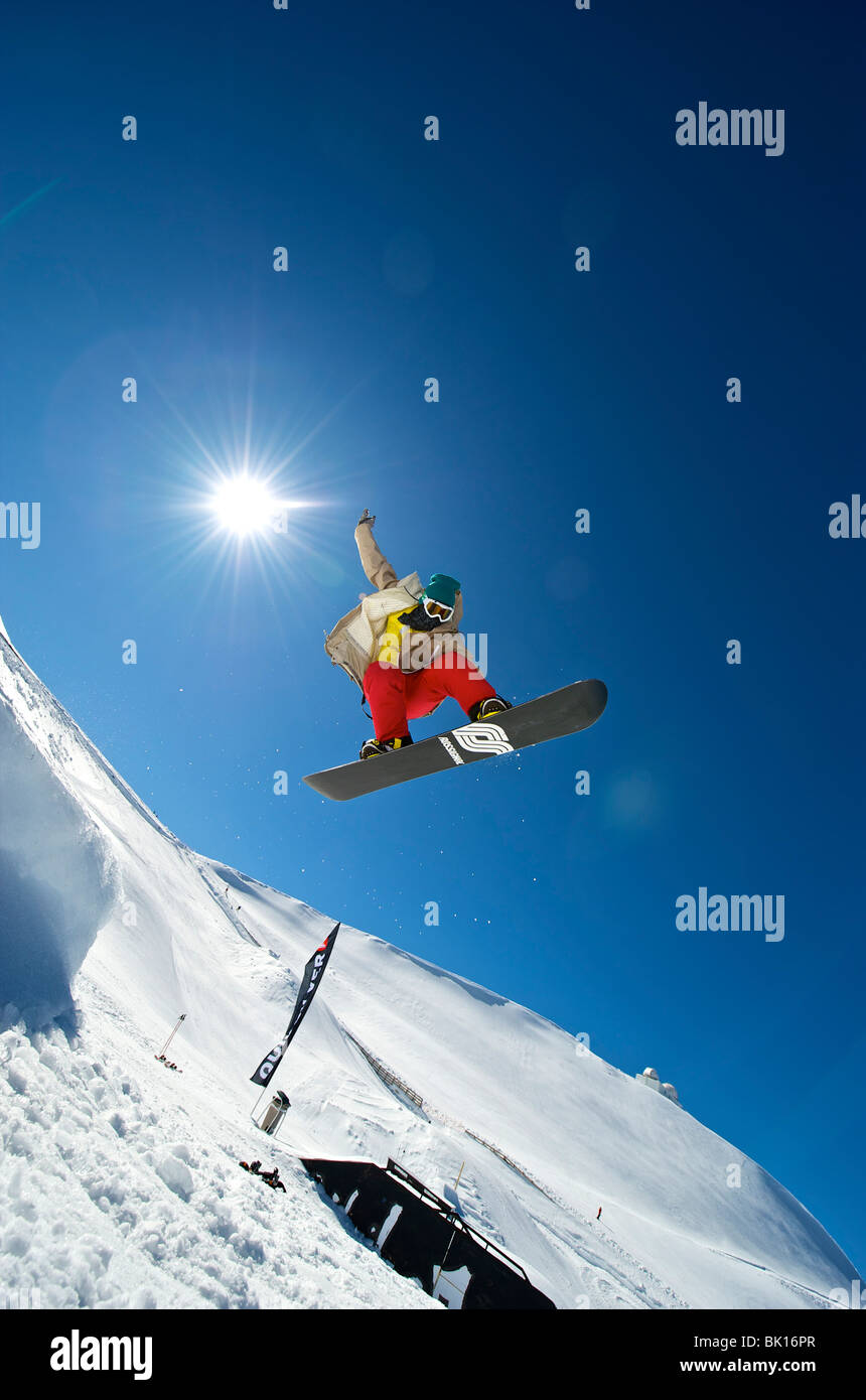 Sierra Nevada, wintersport jumpstyle Stock Photo - Alamy