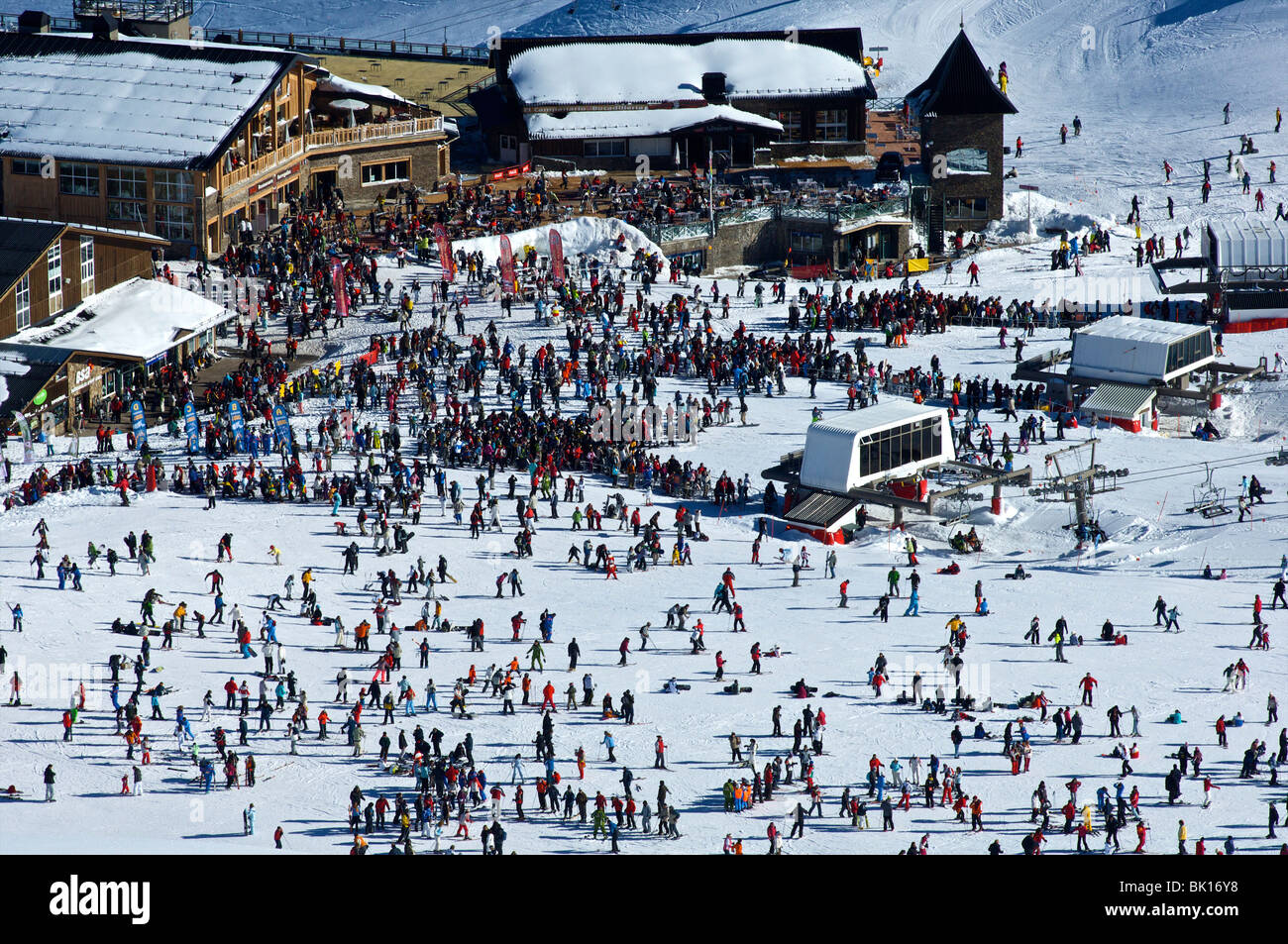 Crowd crowds crowded crowdy hi-res stock photography and images - Alamy