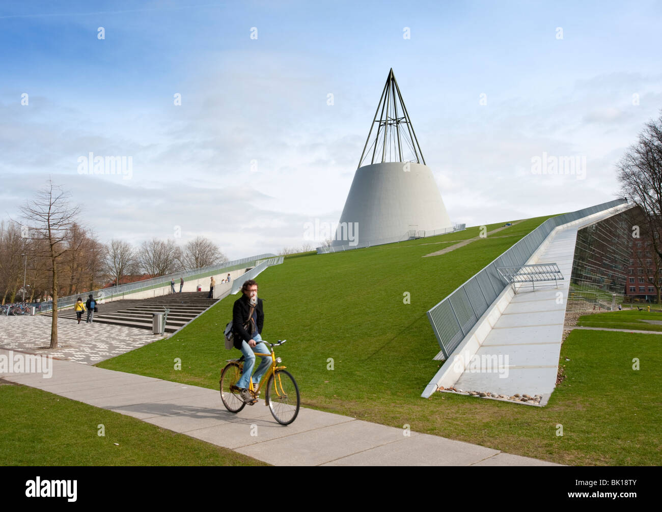 Modern university buildings hi-res stock photography and images - Alamy