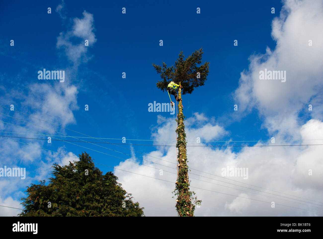 Overhead electric wires hi-res stock photography and images - Alamy