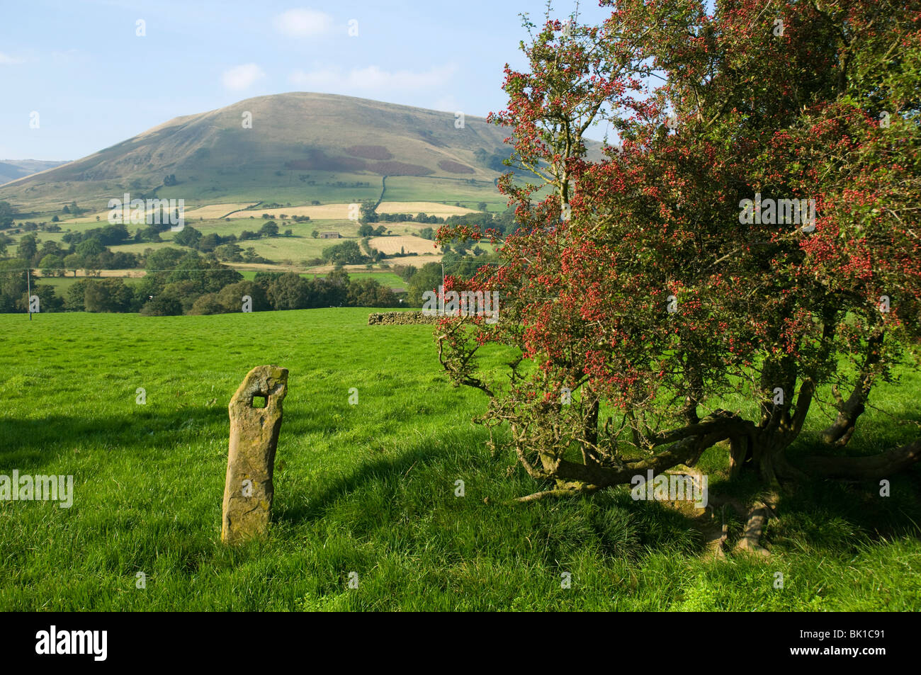 Grindslow Knoll on Kinder Scout, from Edale, Peak District, Derbyshire ...