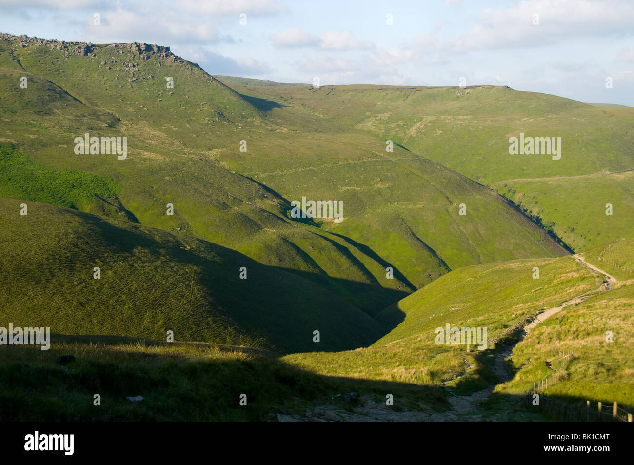 The Kinder Scout plateau across Edale Head, Edale, Peak District ...