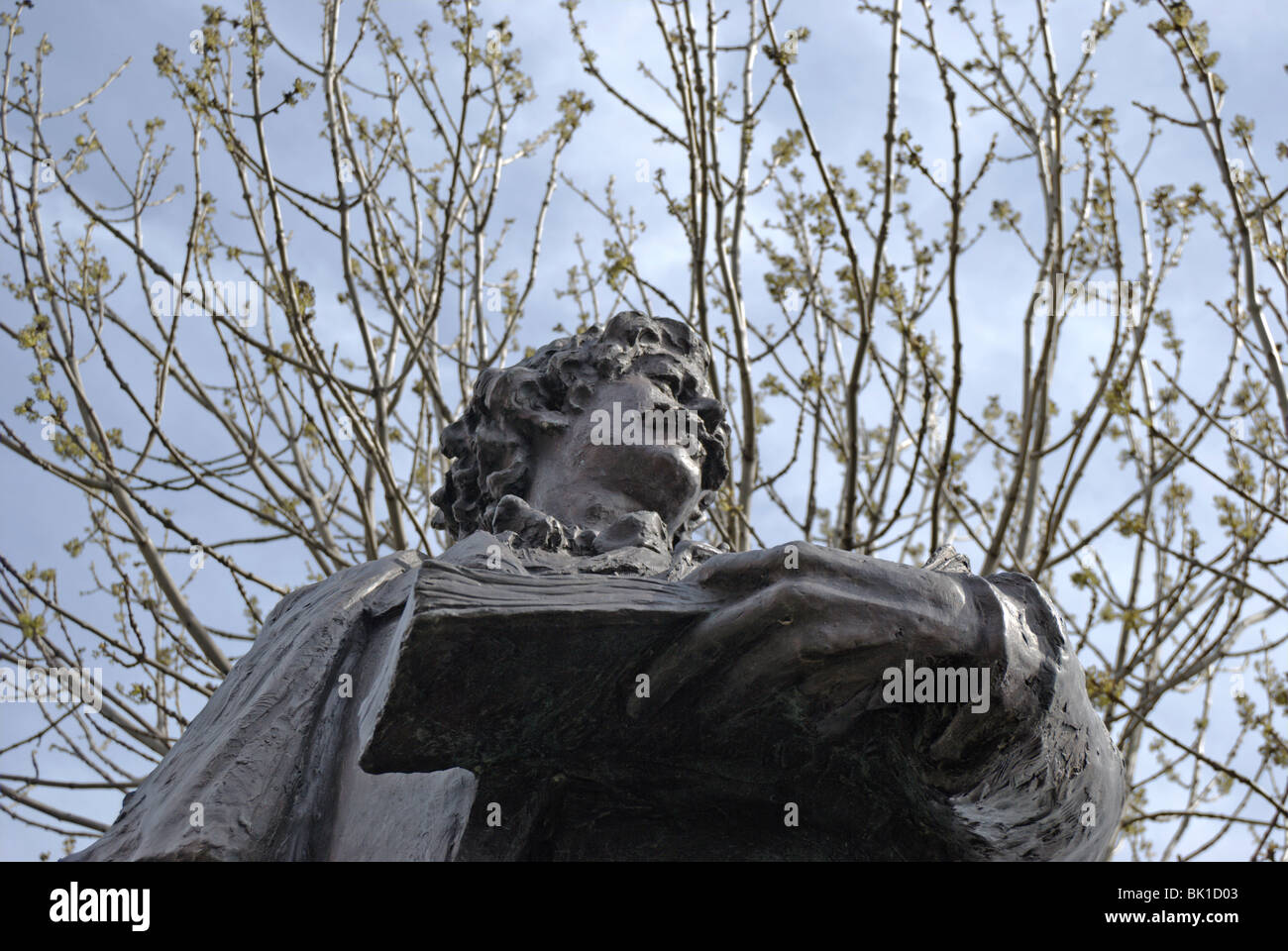 statue by sculptor nicholas dimbleby of artist james mcneill whistler ...