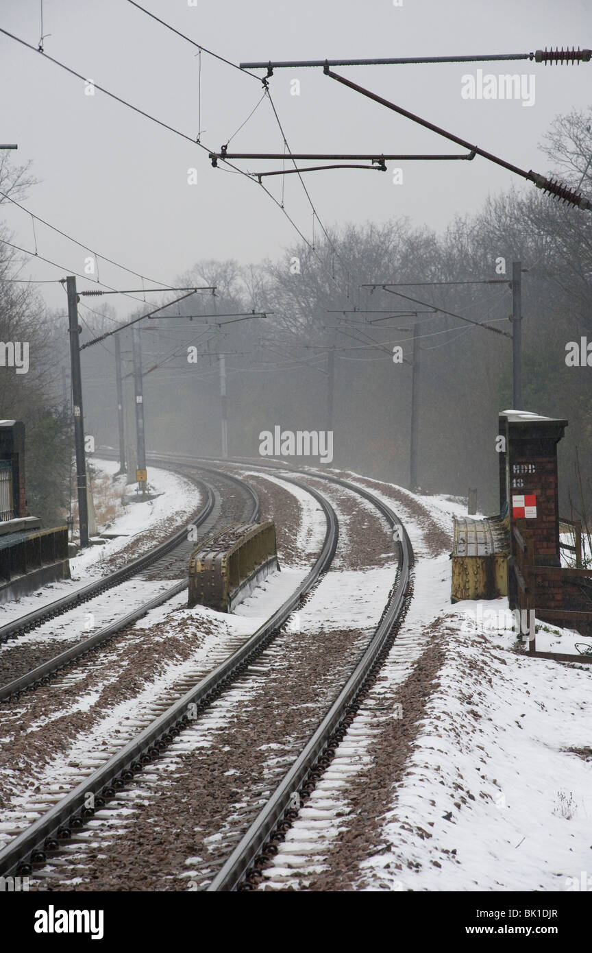 Icy rail tracks hi-res stock photography and images - Alamy