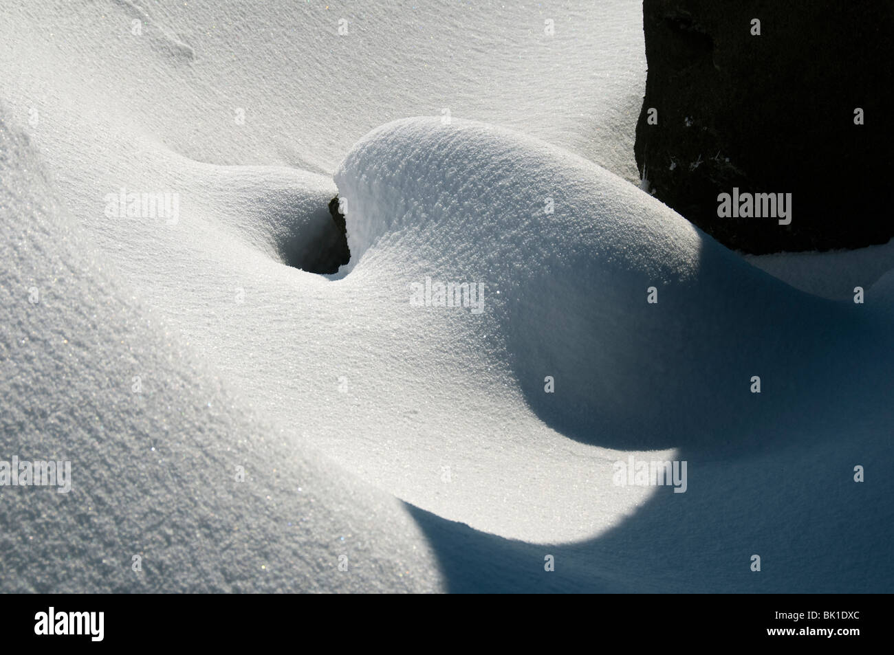 Wind sculpted snow and rocks, at Woolpacks Rocks on Kinder Scout ...