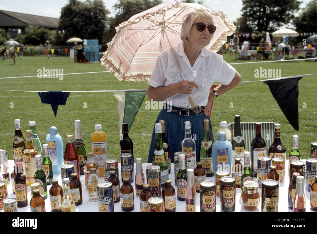 Woman fete hi-res stock photography and images - Alamy