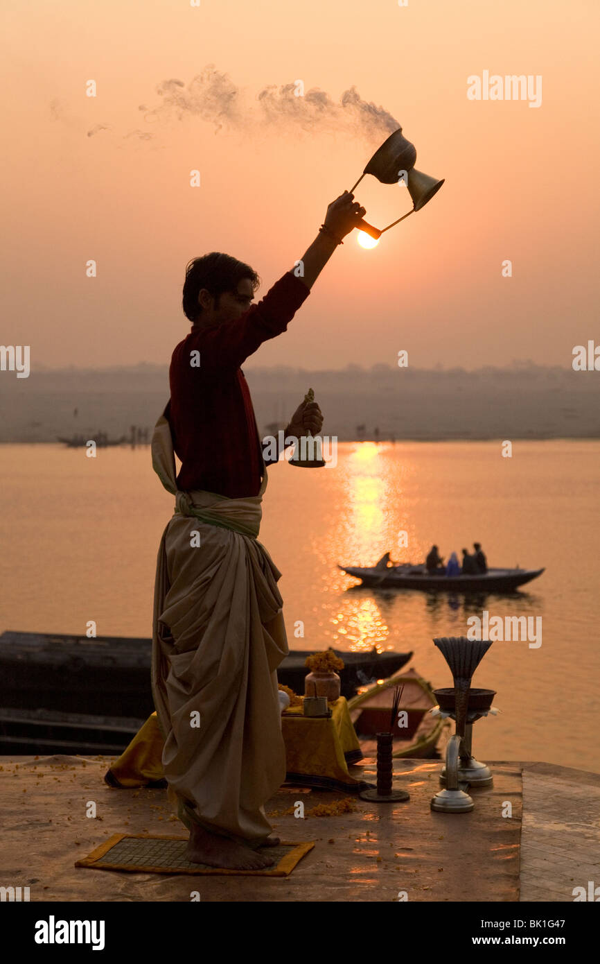 Indian hindu pujari priest hi-res stock photography and images - Alamy