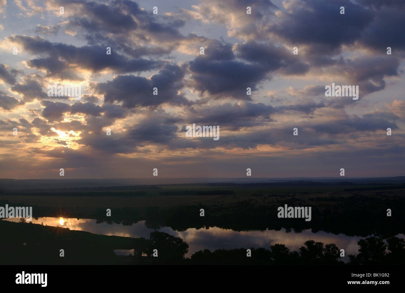Beautiful sunset above big river hi-res stock photography and images ...