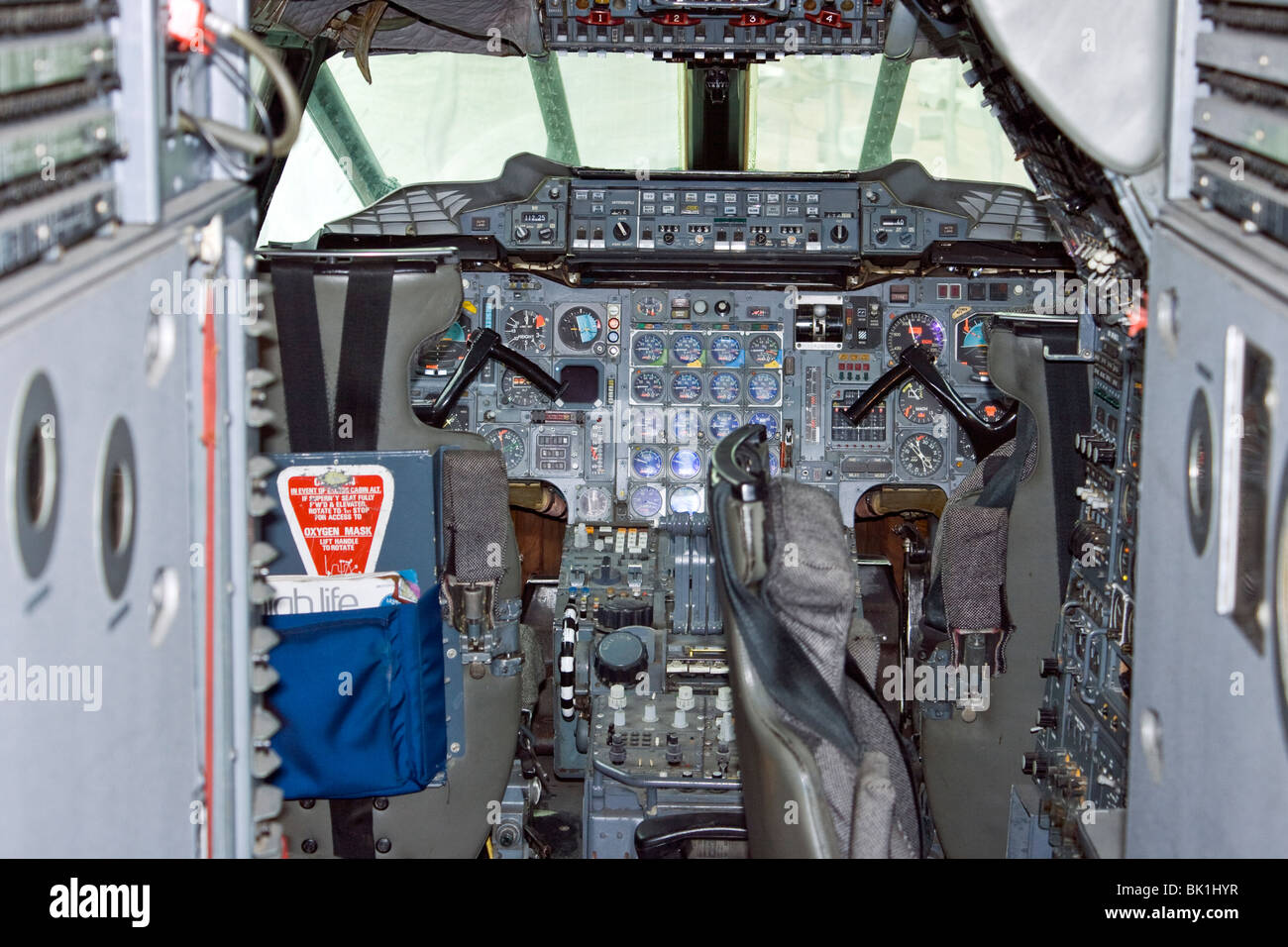 Concorde cockpit hi-res stock photography and images - Alamy