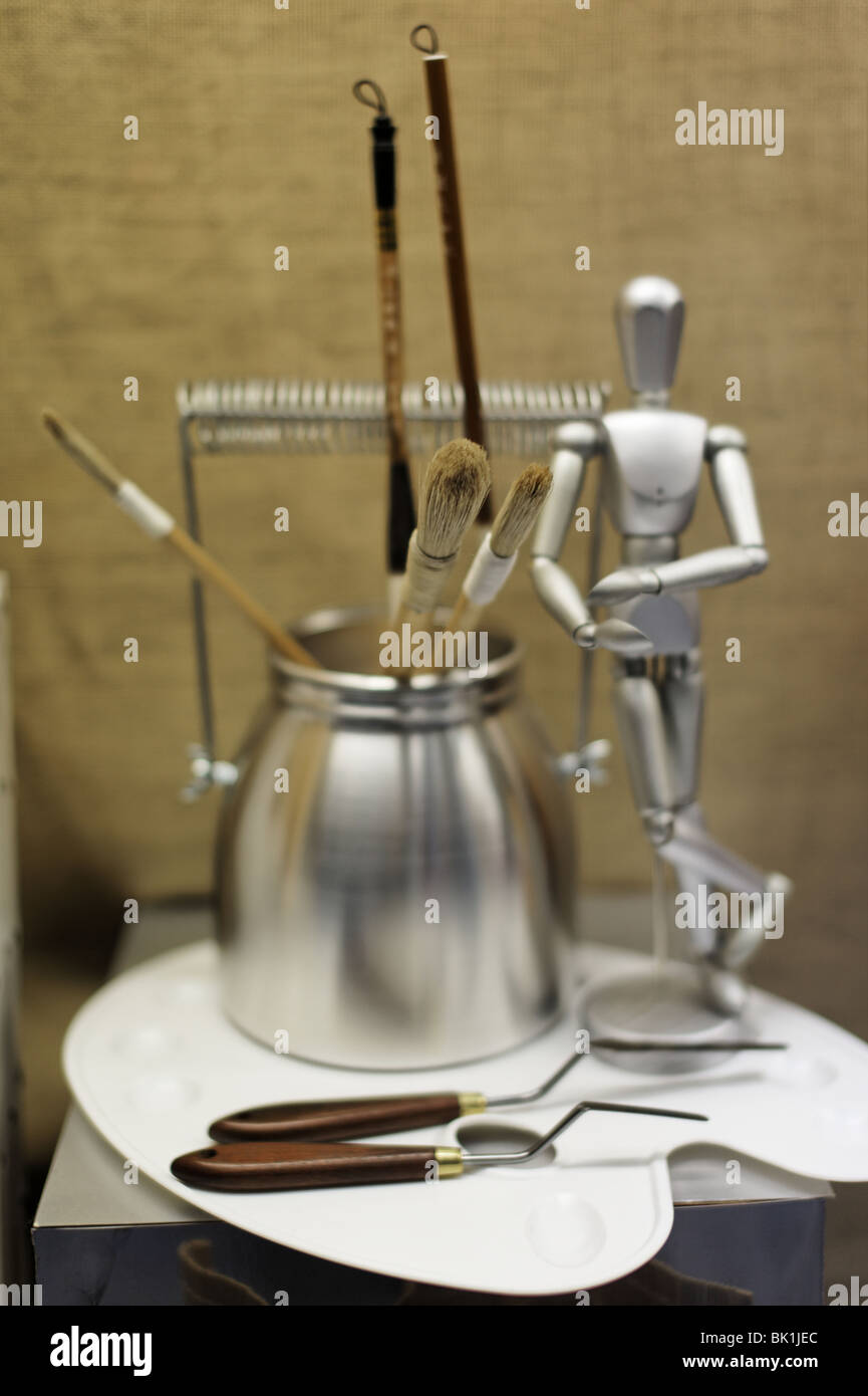 Accessories painting hi-res stock photography and images - Alamy