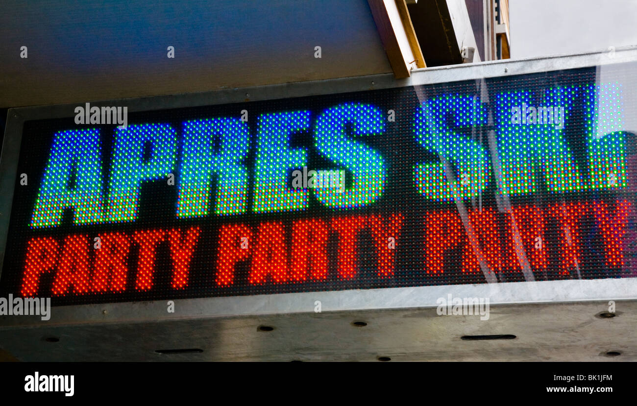 Apres ski sign at entrance to club Stock Photo - Alamy