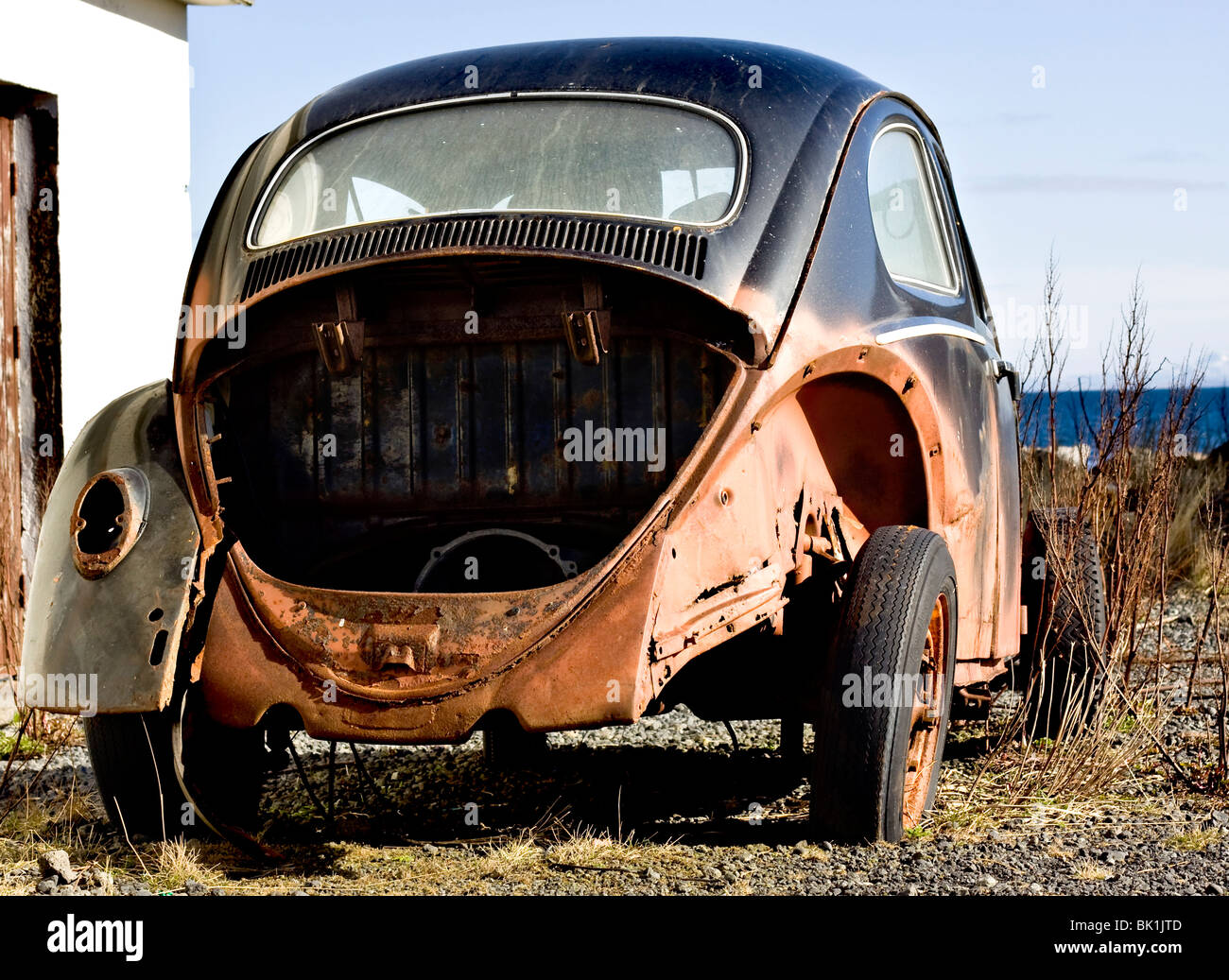 Old rusty car abandoned on the beach Stock Photo - Alamy