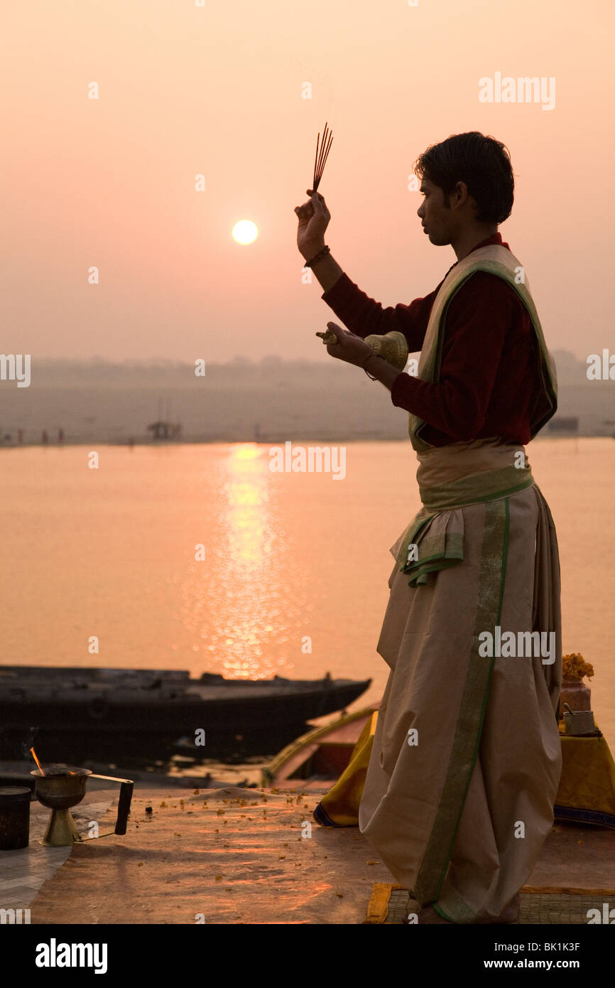Indian hindu pujari priest hi-res stock photography and images - Alamy