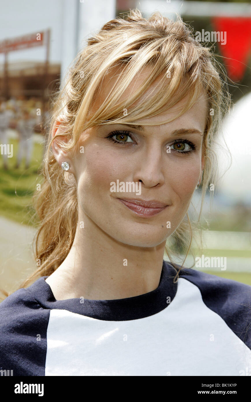 MOLLY SIMS BENCHWARMERS GAME UCLA WESTWOOD LOS ANGELES USA 02 April ...