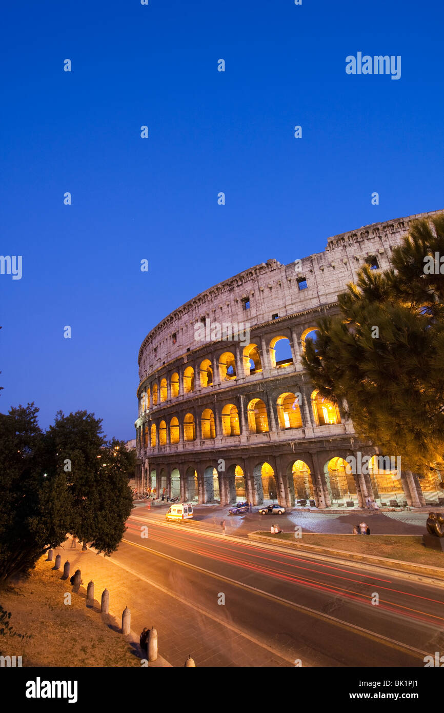 Night view of Colosseum with some traffic light trails. Rome, Italy ...