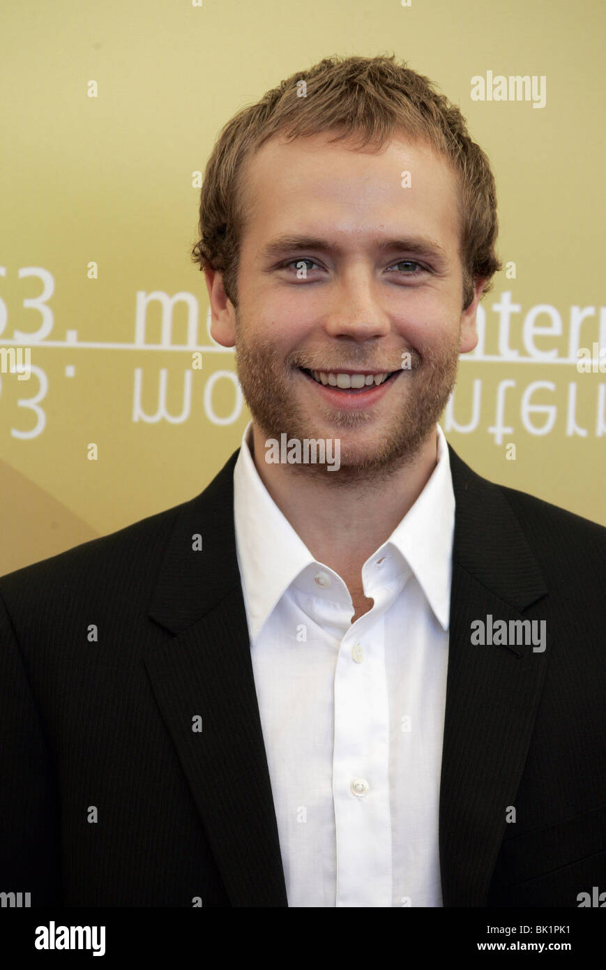 Mark webber actor hi-res stock photography and images - Alamy