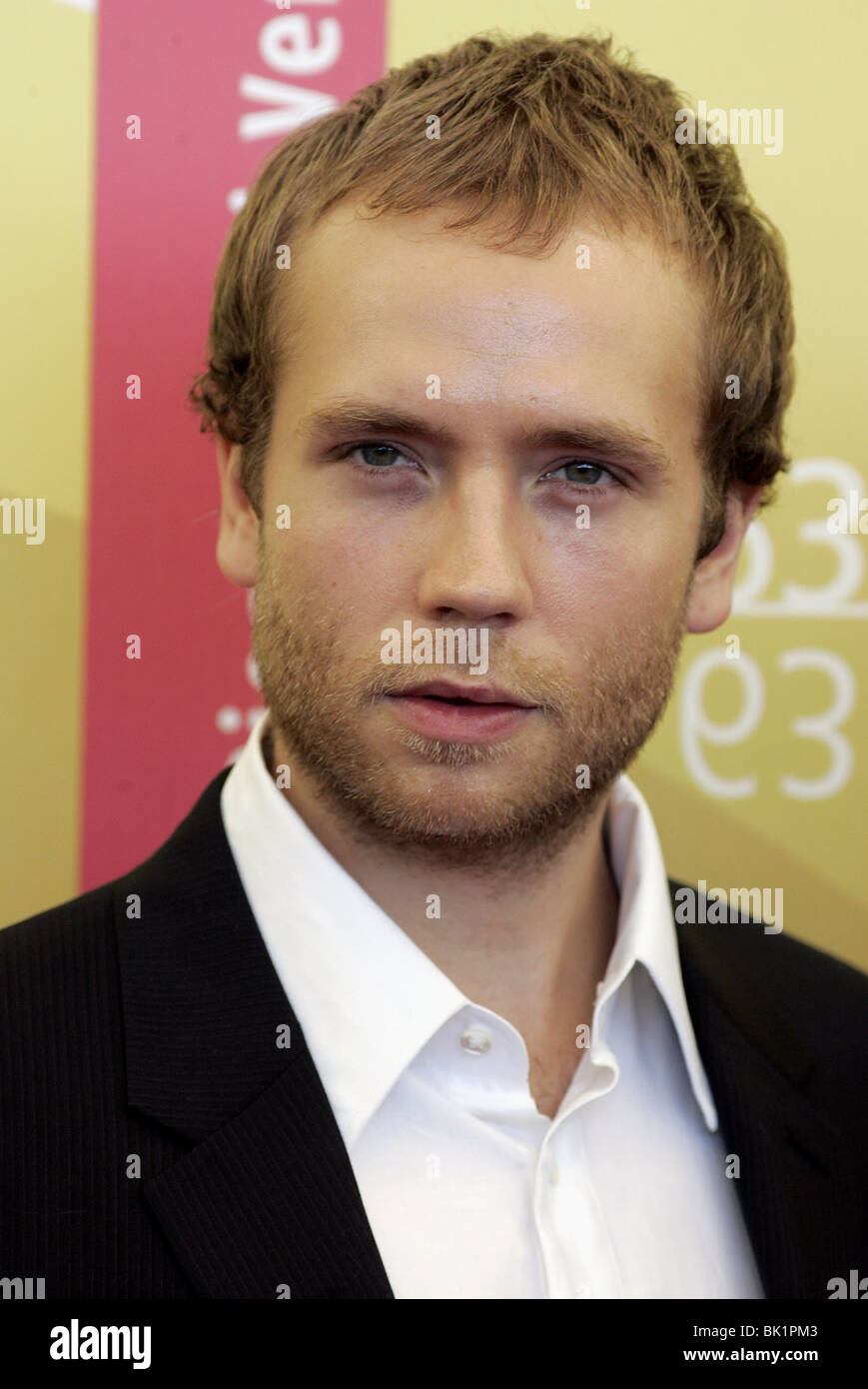 Mark webber actor hi-res stock photography and images - Alamy