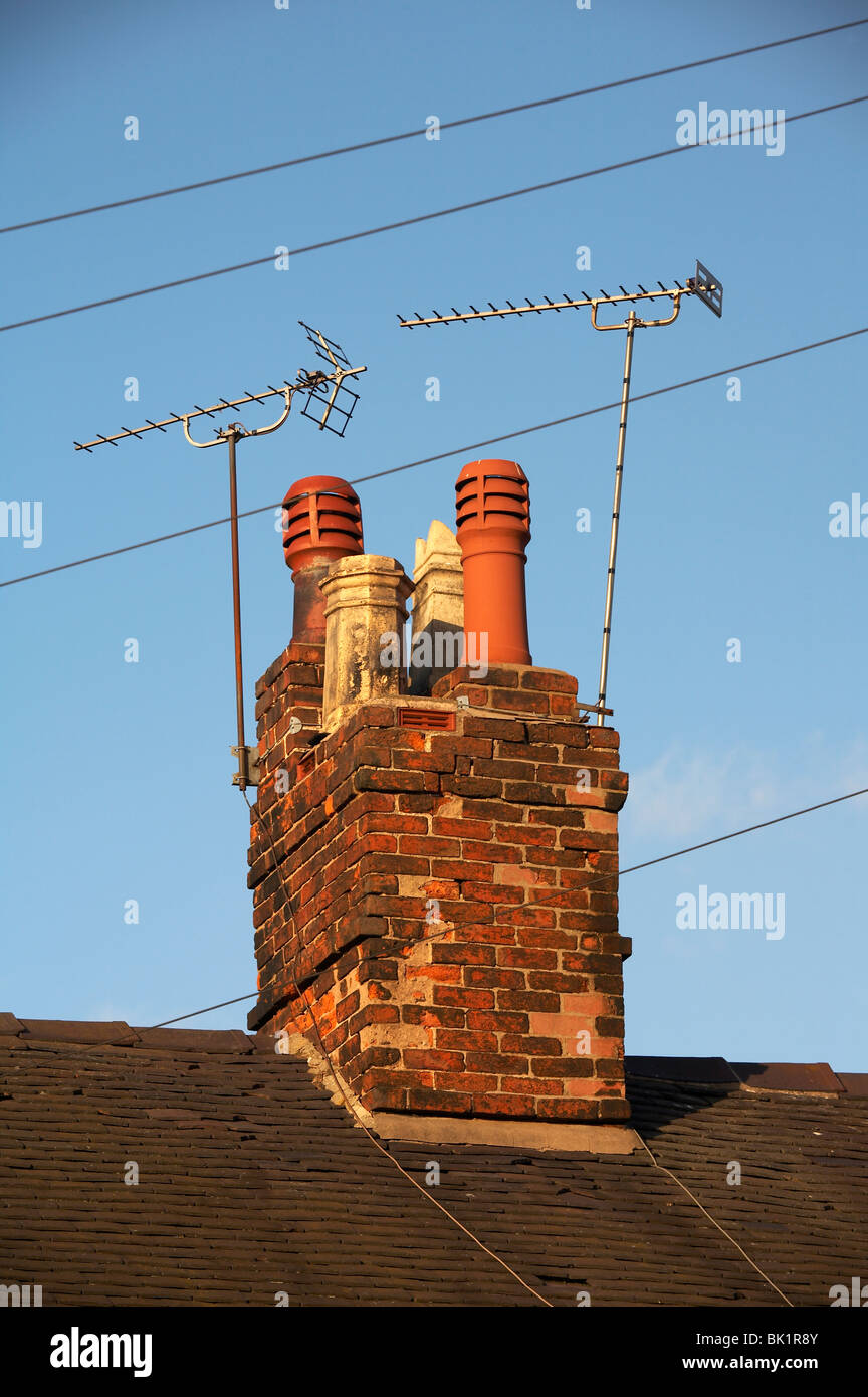 Telephone lines rooftop hi-res stock photography and images - Alamy