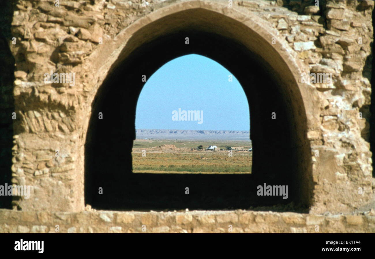 Looking out through an arch, fortress of Al Ukhaidir, Iraq, 1977 Stock ...