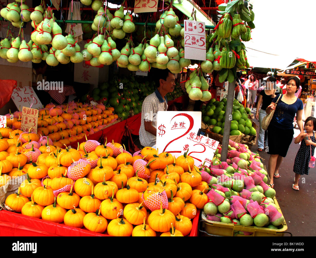 Stallholder in Singapore, South East Asia Stock Photo - Alamy