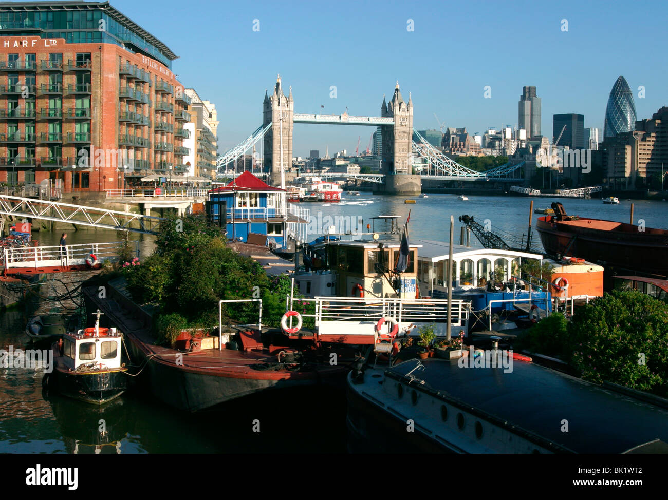 Warehouse buildings london bridge hi-res stock photography and images ...