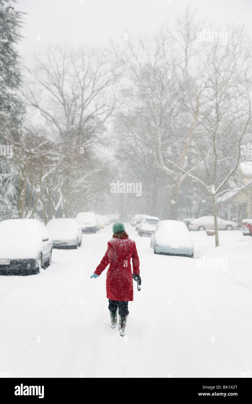 People walking in snow storm hi-res stock photography and images - Alamy