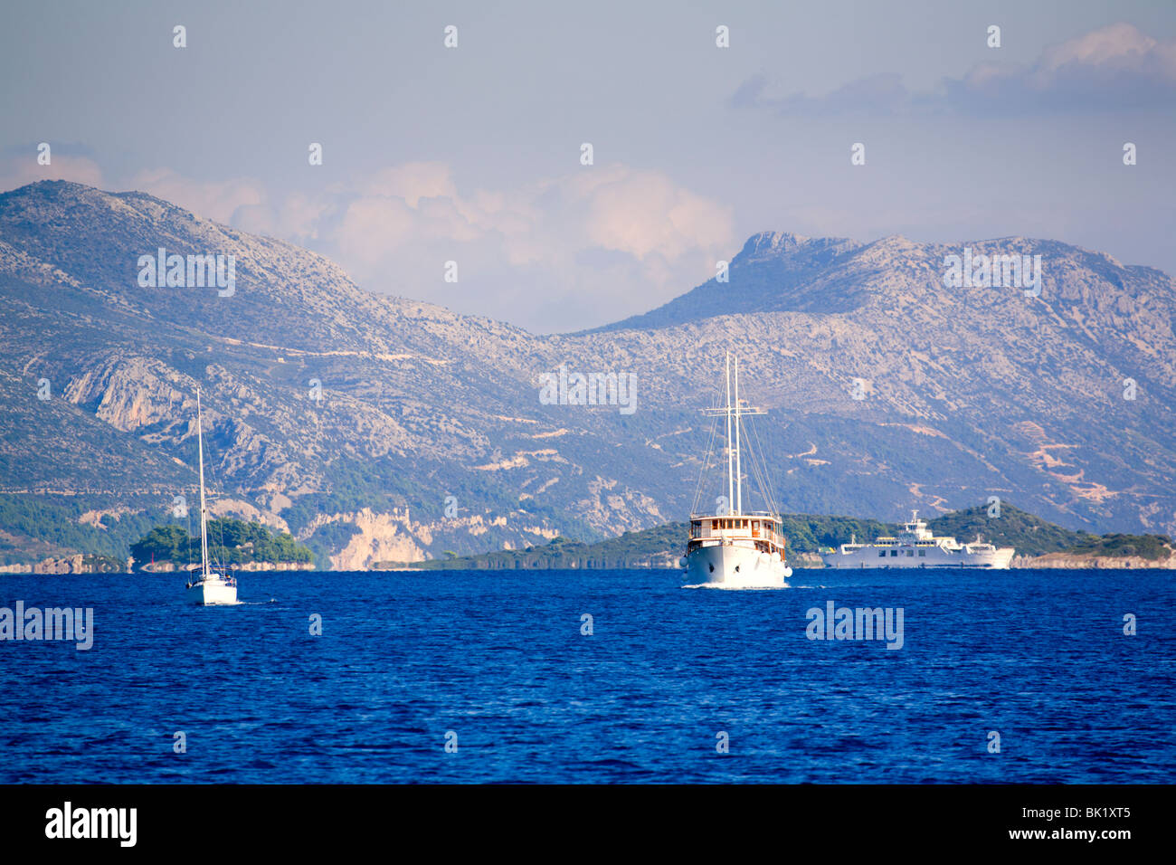 Traffic ships hi-res stock photography and images - Alamy