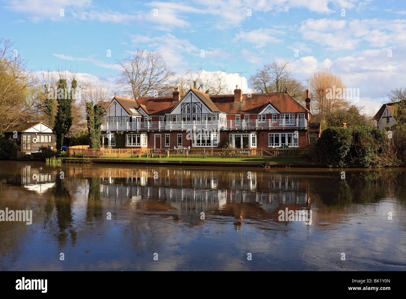 Weybridge surrey hi-res stock photography and images - Alamy