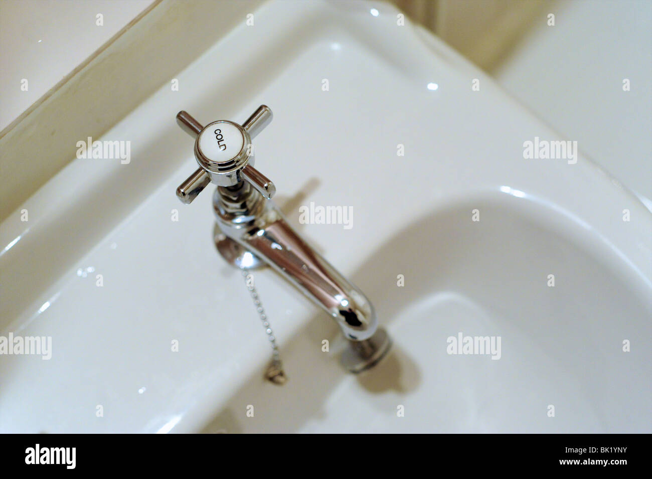 Cold water basin hi-res stock photography and images - Alamy