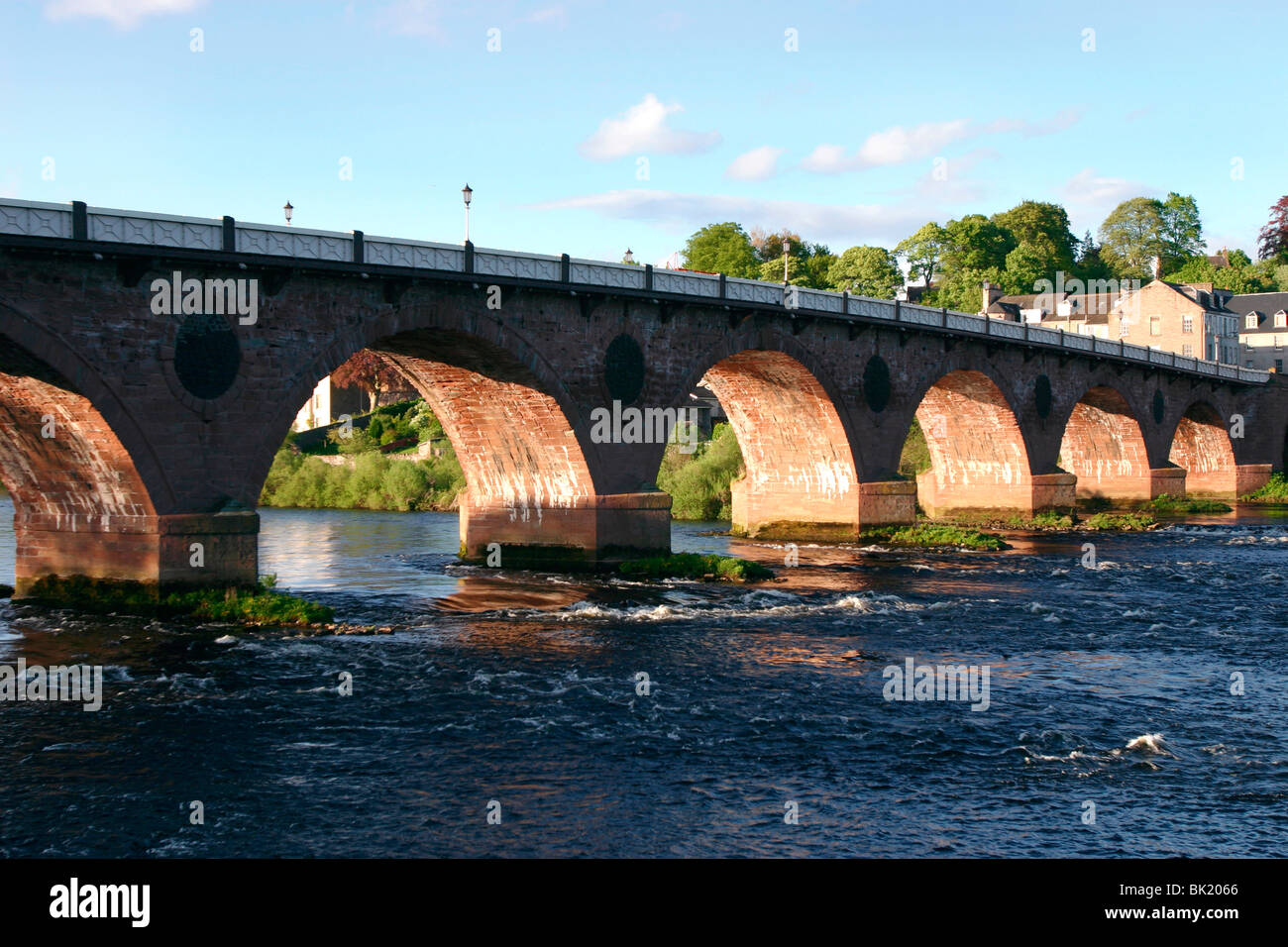 Eighteenth century scottish bridge hi-res stock photography and images ...
