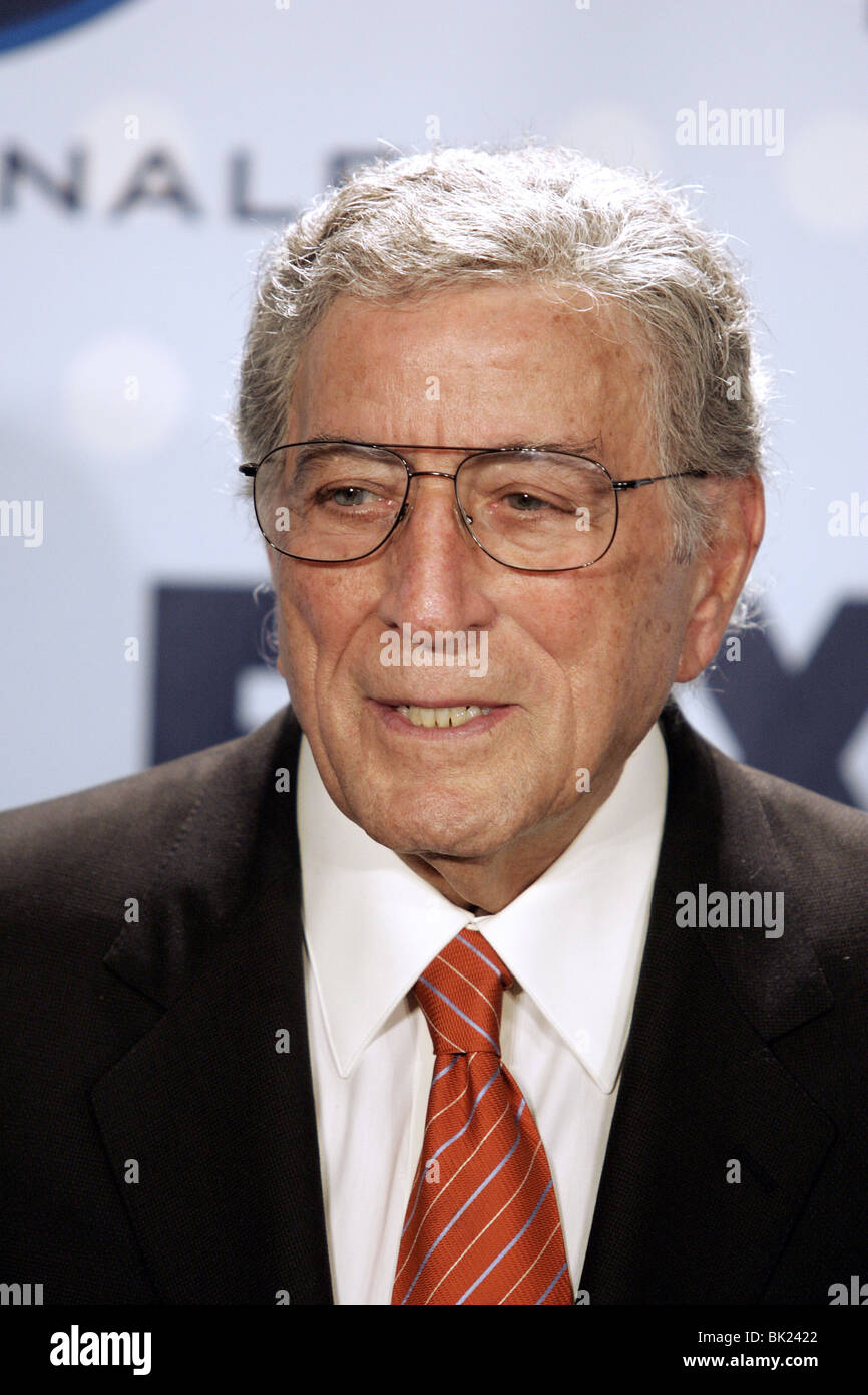 Tony bennett bennett hi-res stock photography and images - Alamy