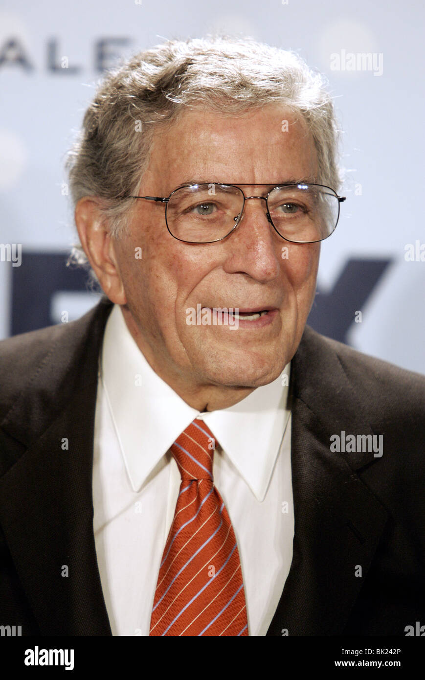 American singer tony bennett hi-res stock photography and images - Alamy