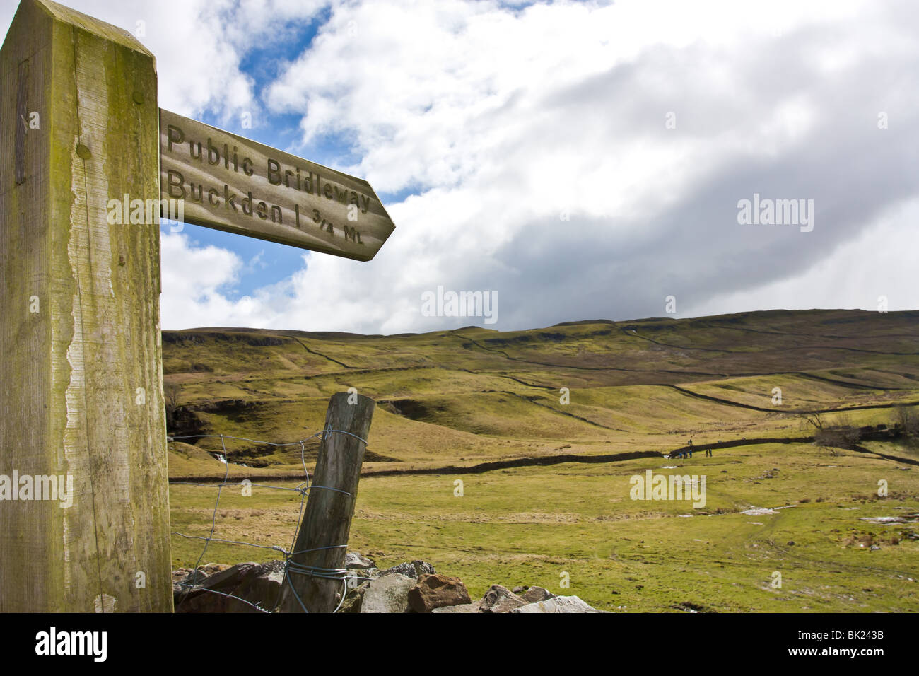 Buckden wooden sign post in the Yorkshire Dales Stock Photo - Alamy