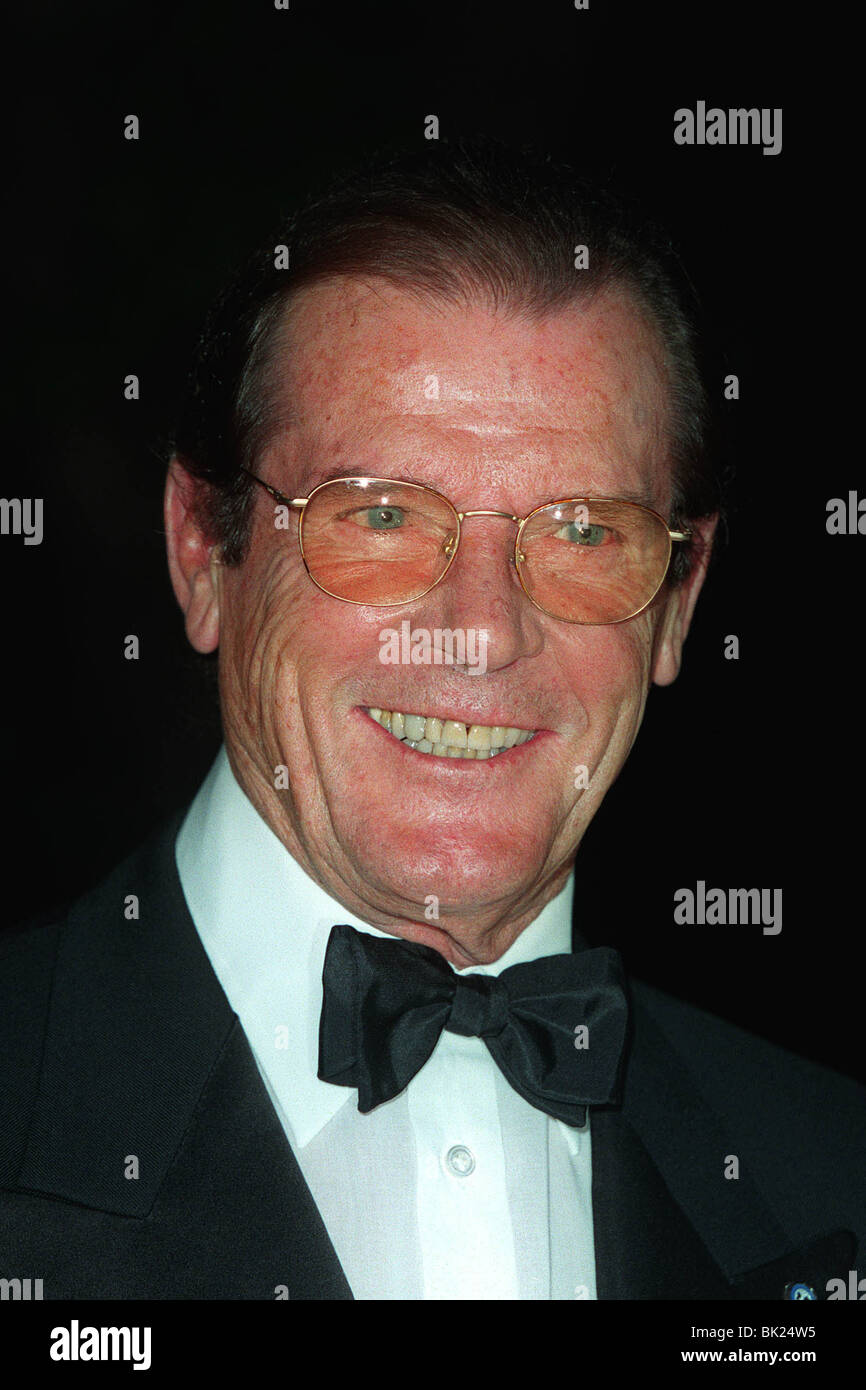 Portrait actor roger moore hi-res stock photography and images - Alamy