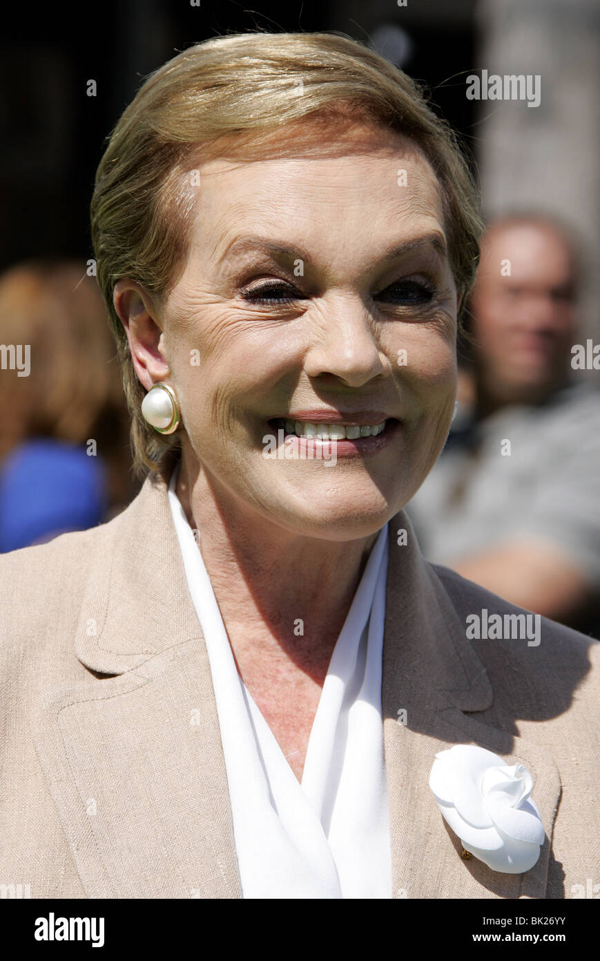 Julie Beckman's Instagram, Twitter & Facebook on IDCrawl