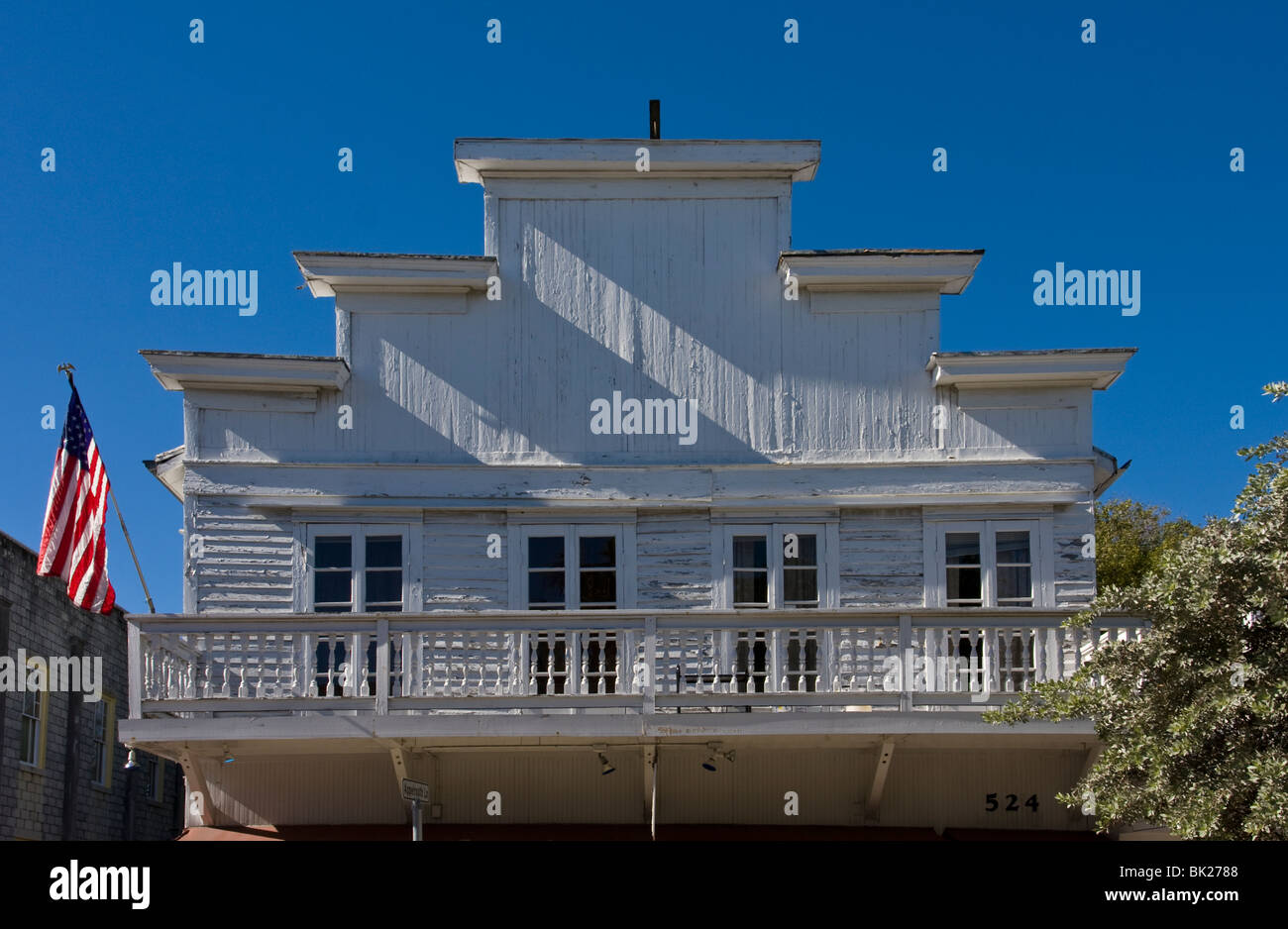 Stepped building line hi-res stock photography and images - Alamy