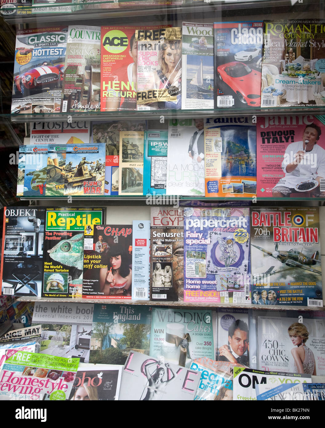 Magazine display hi-res stock photography and images - Alamy