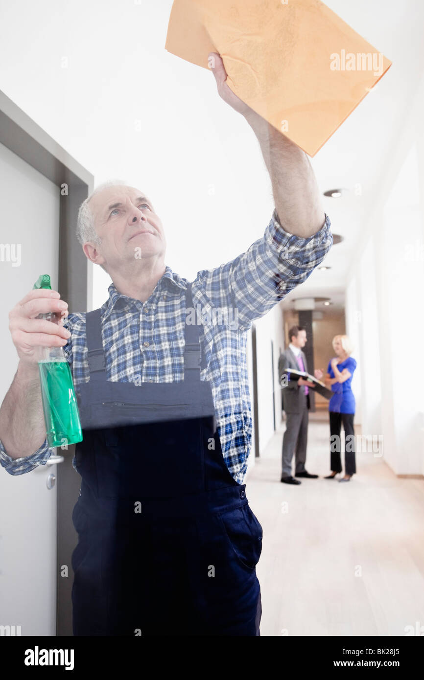 Man cleaning window Stock Photo - Alamy