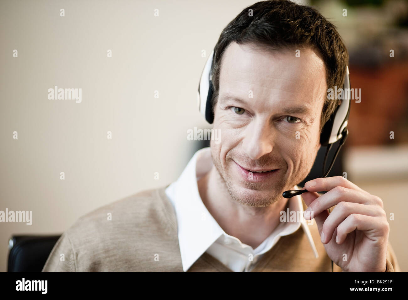 Man with telephone headset hi-res stock photography and images - Alamy