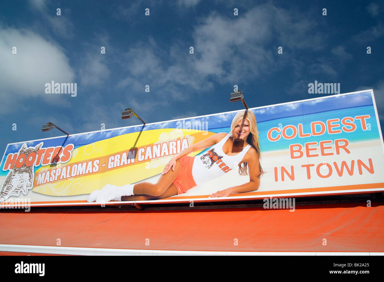 Hooters bar on beach in Maspalomas on Gran Canaria Stock Photo - Alamy