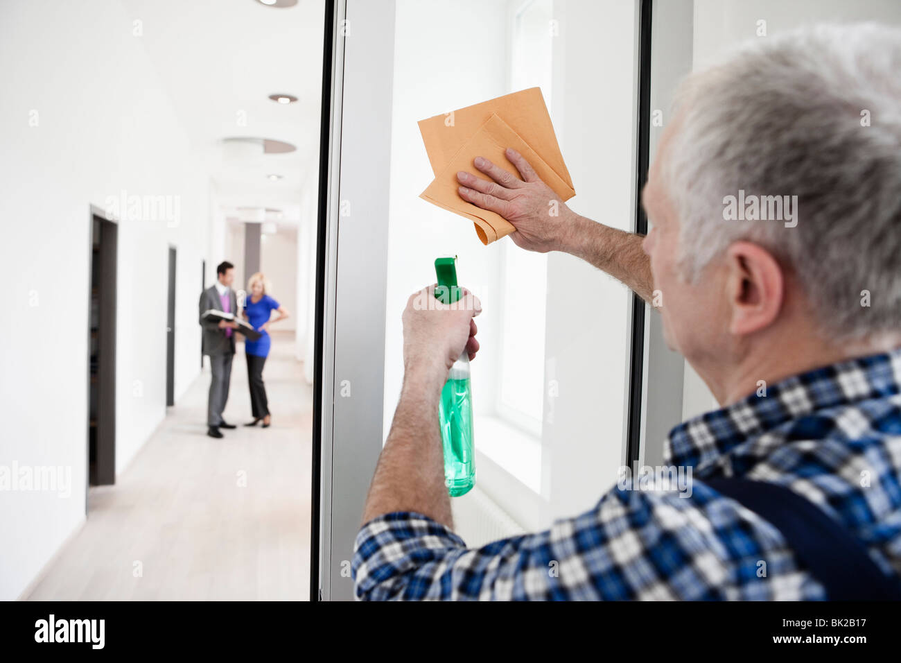 Man cleaning window Stock Photo - Alamy