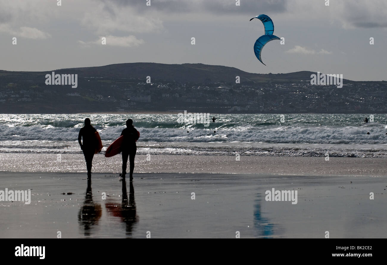 People walking towards the sea hi-res stock photography and images - Alamy